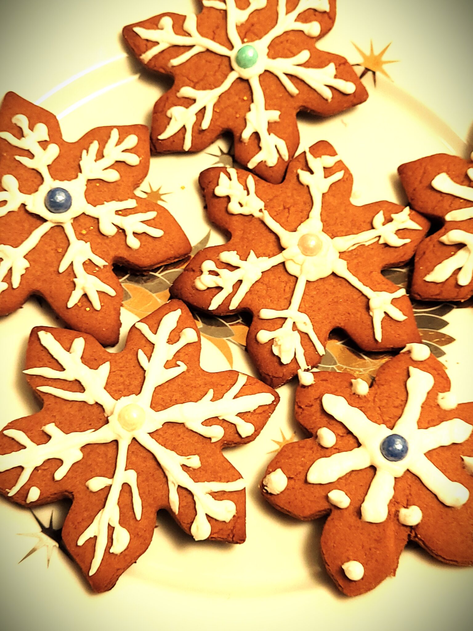Gingerbread Snowflake Cookies- The Ultimate Tasty Recipe - Everything ...